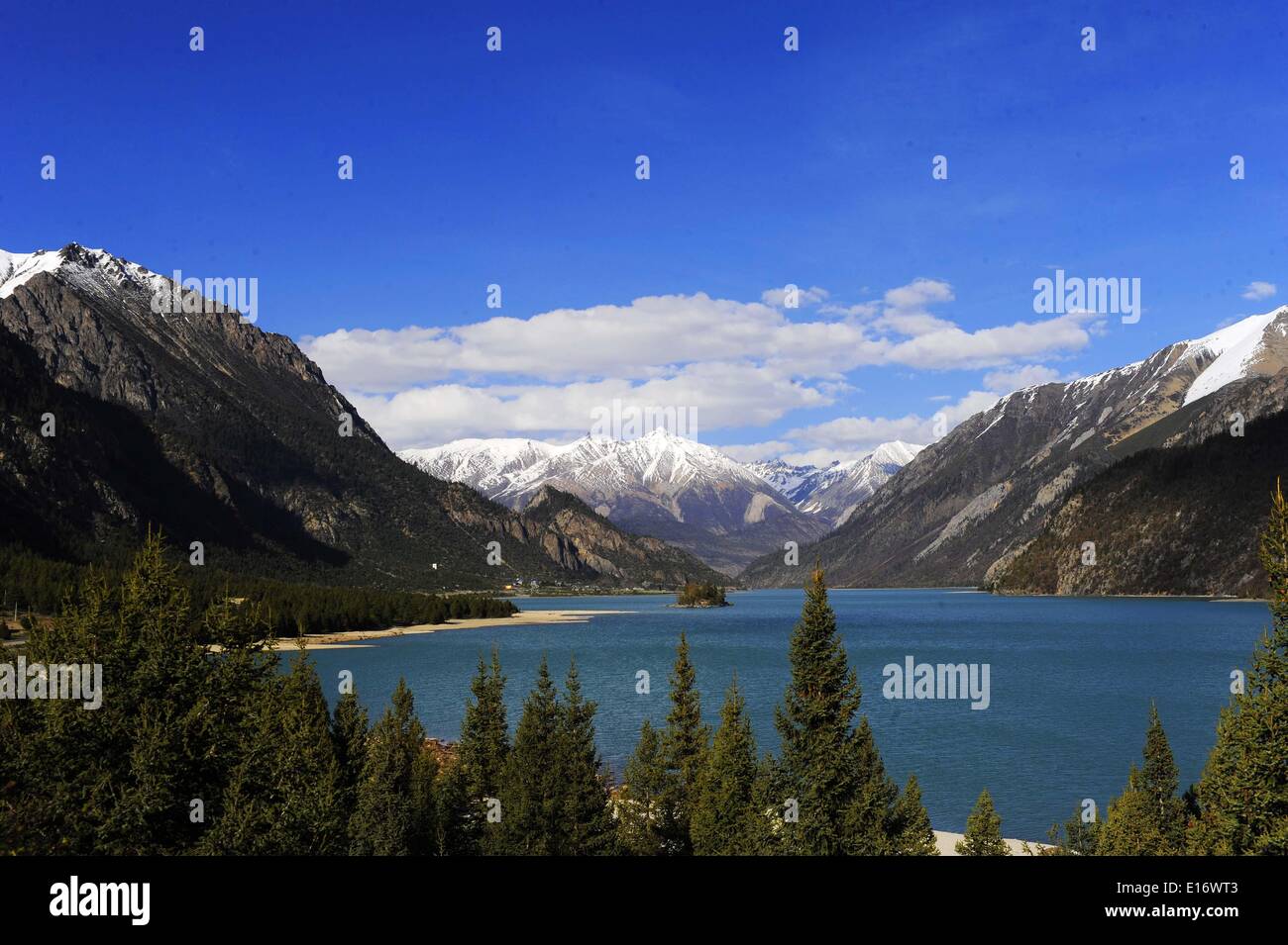 National highway 318 hi-res stock photography and images - Alamy