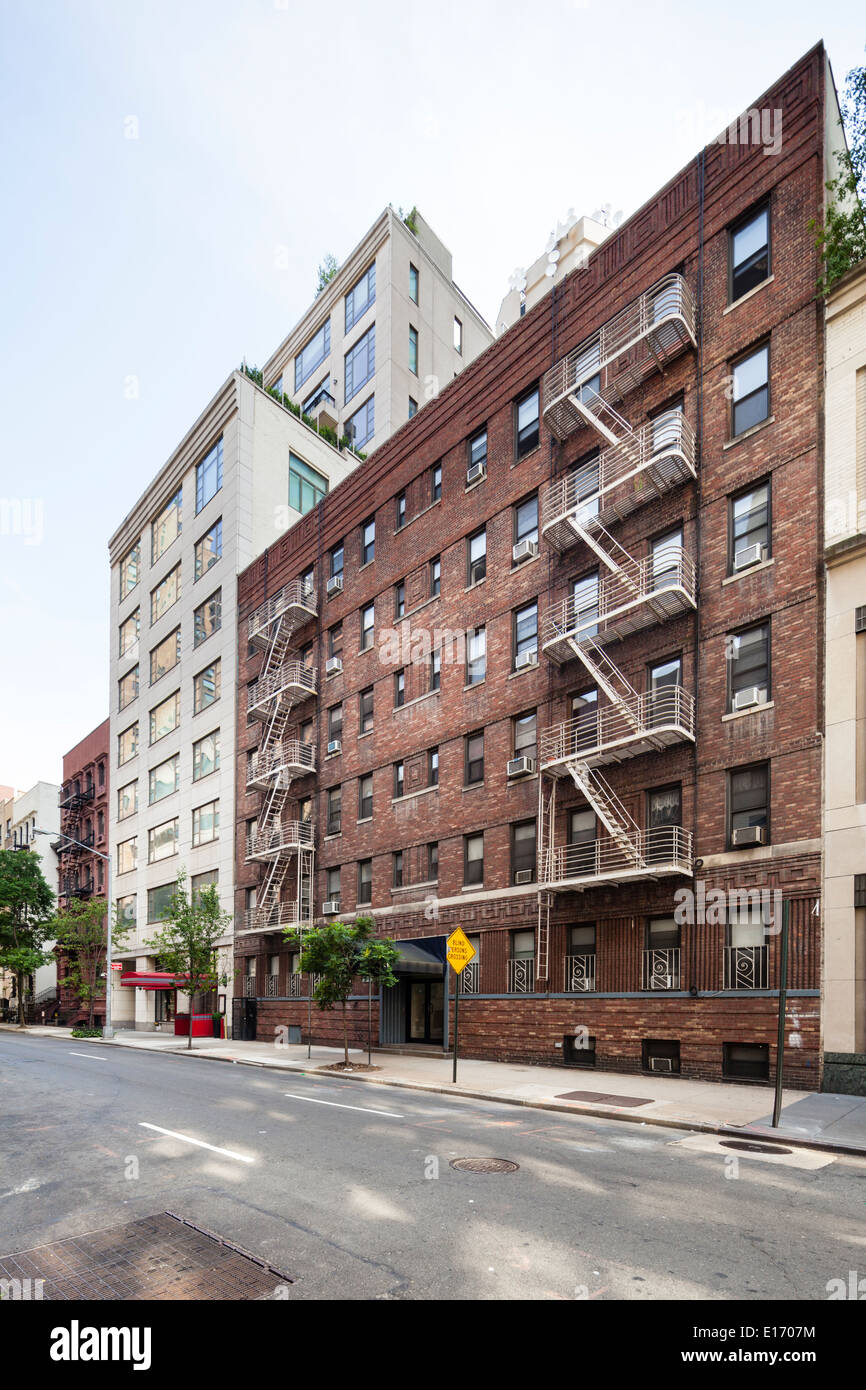 Manhattan apartment buildings hi-res stock photography and images - Alamy