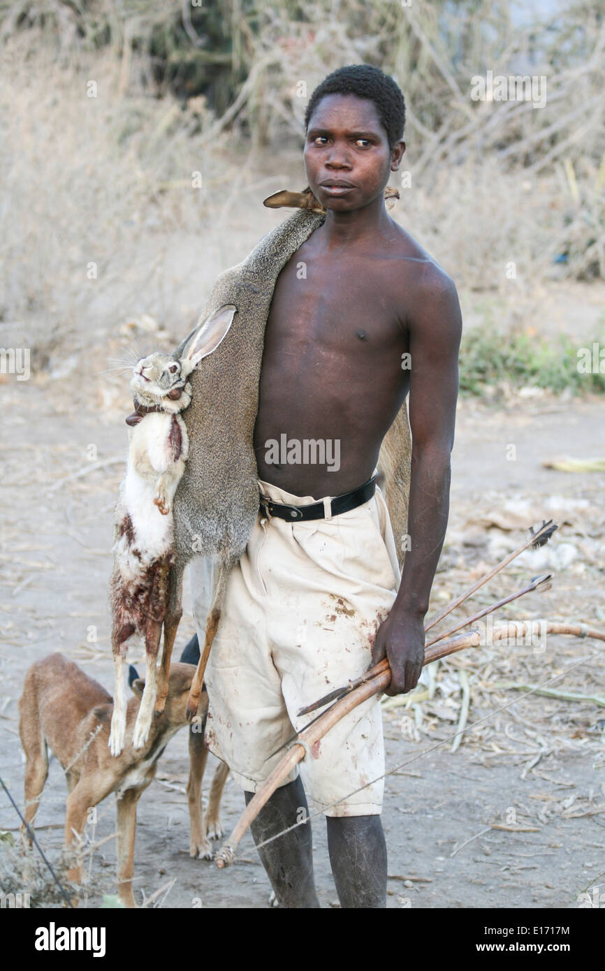 Hadza hunter gatherers hi-res stock photography and images - Alamy