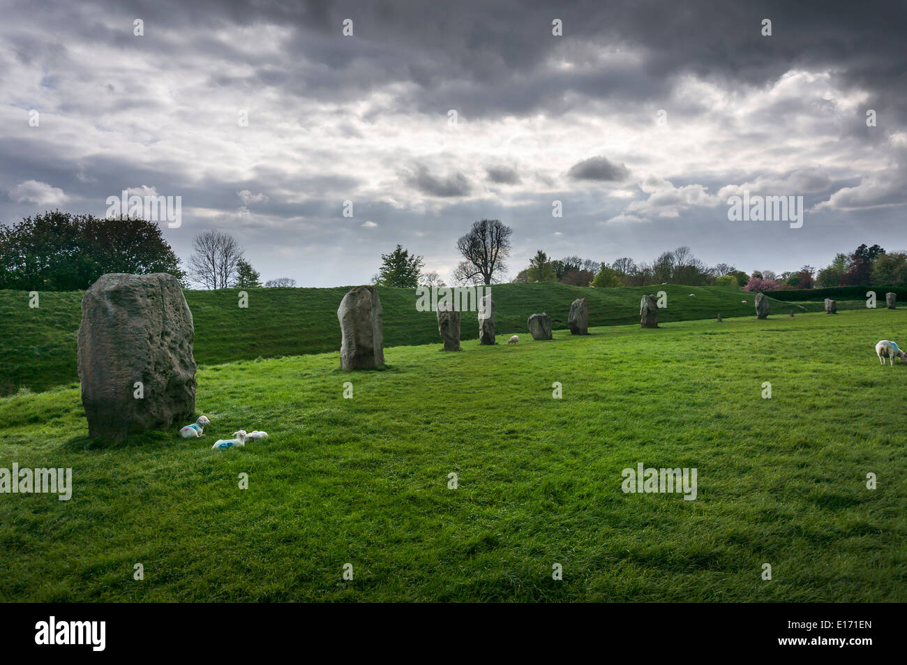 Avebury Neolithic stone circle and henge monument, Wiltshire, UK Stock ...
