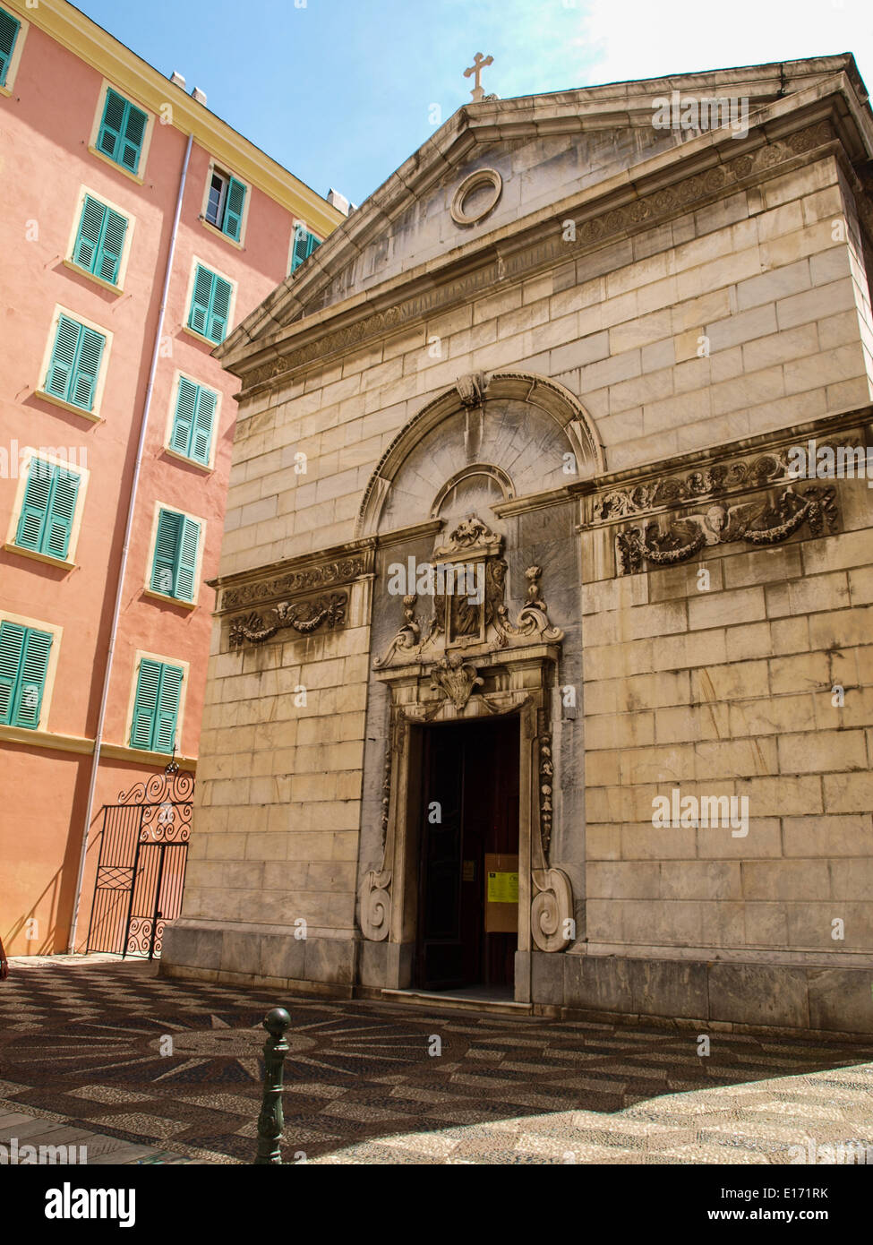 Stone facade catholic church hi-res stock photography and images - Alamy