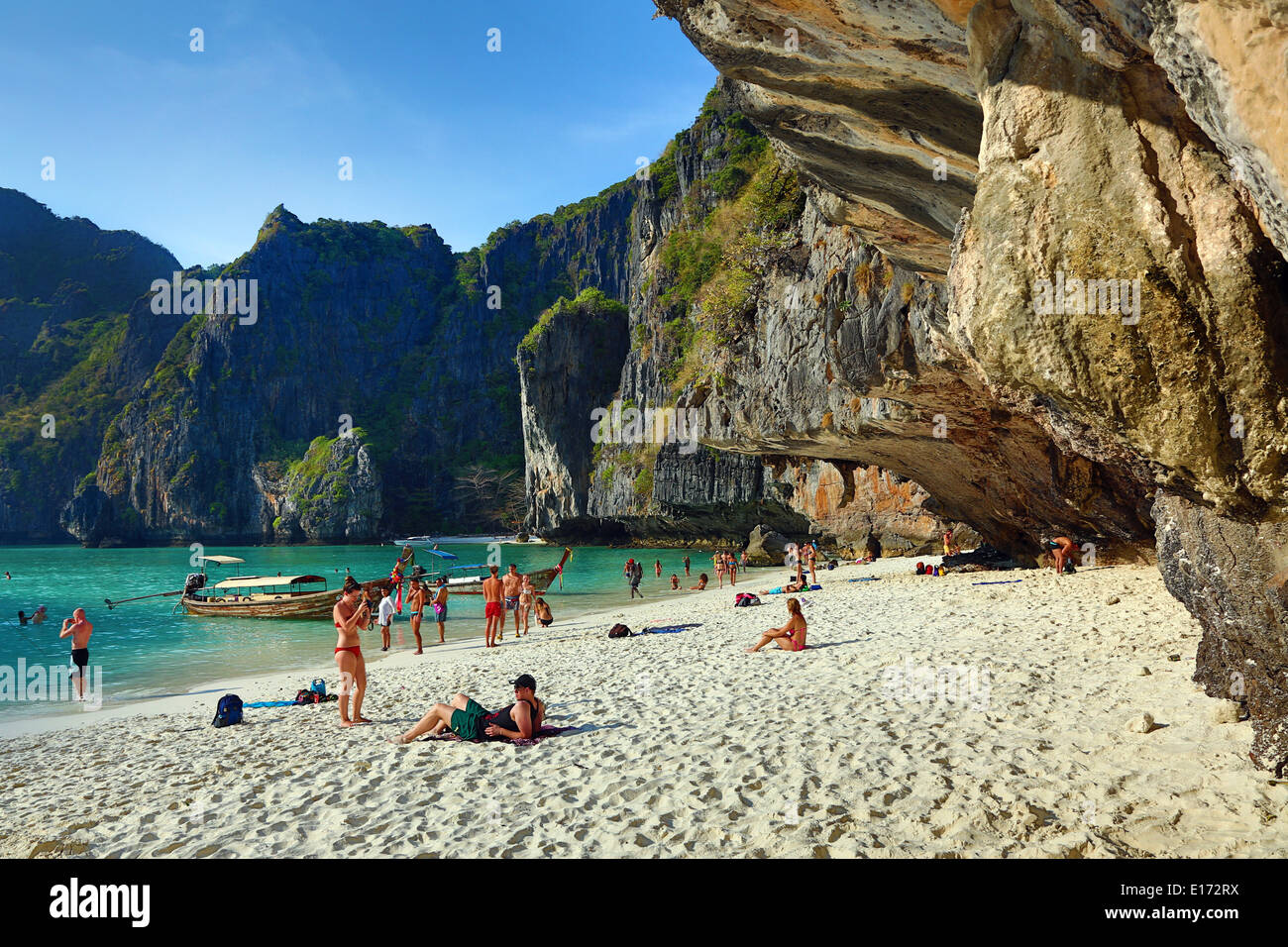 Maya Bay and beach on Ko Phi Phi Le island, Andaman Sea, Thailand Stock ...