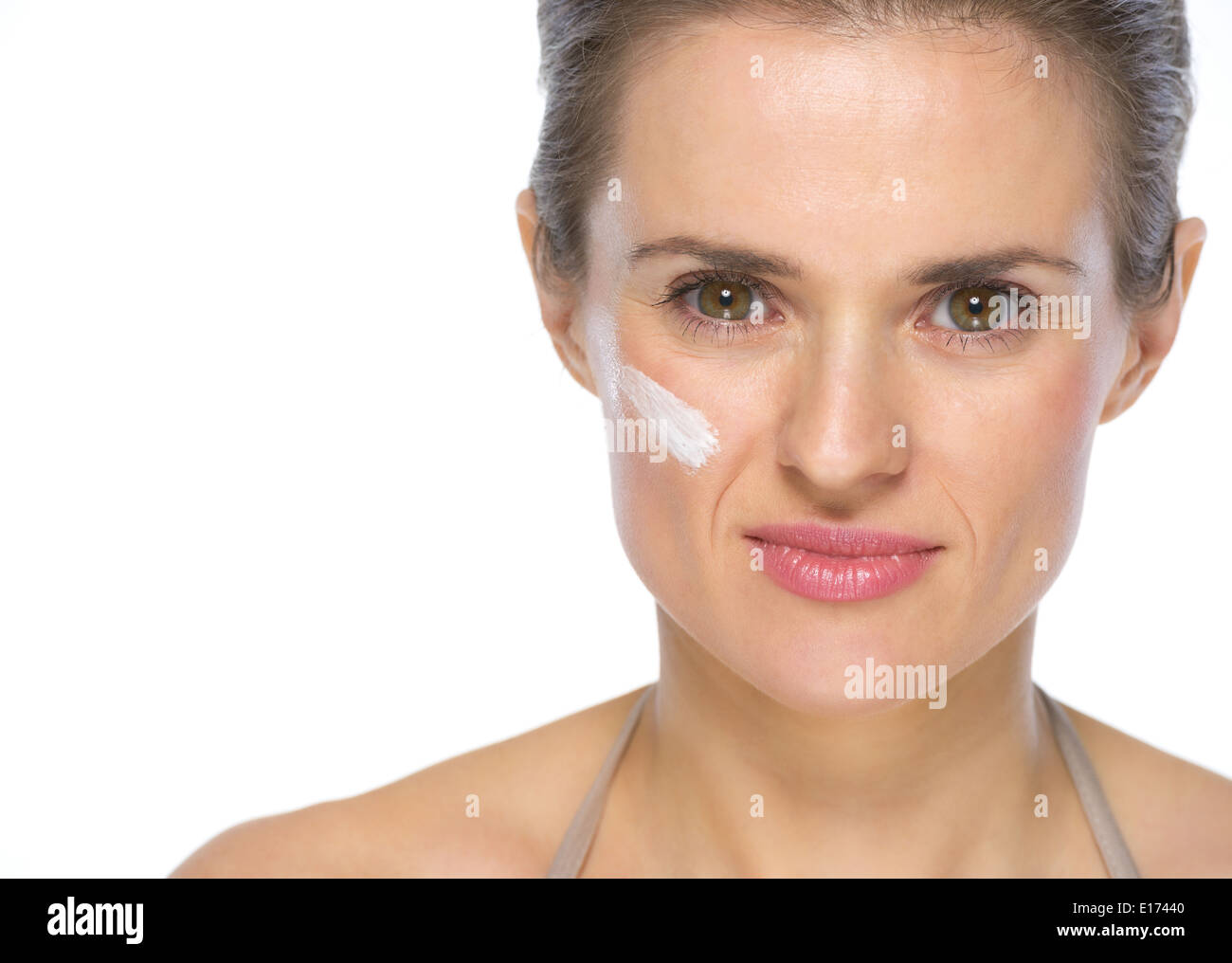 Woman portrait skincare moisturizer hi-res stock photography and images ...