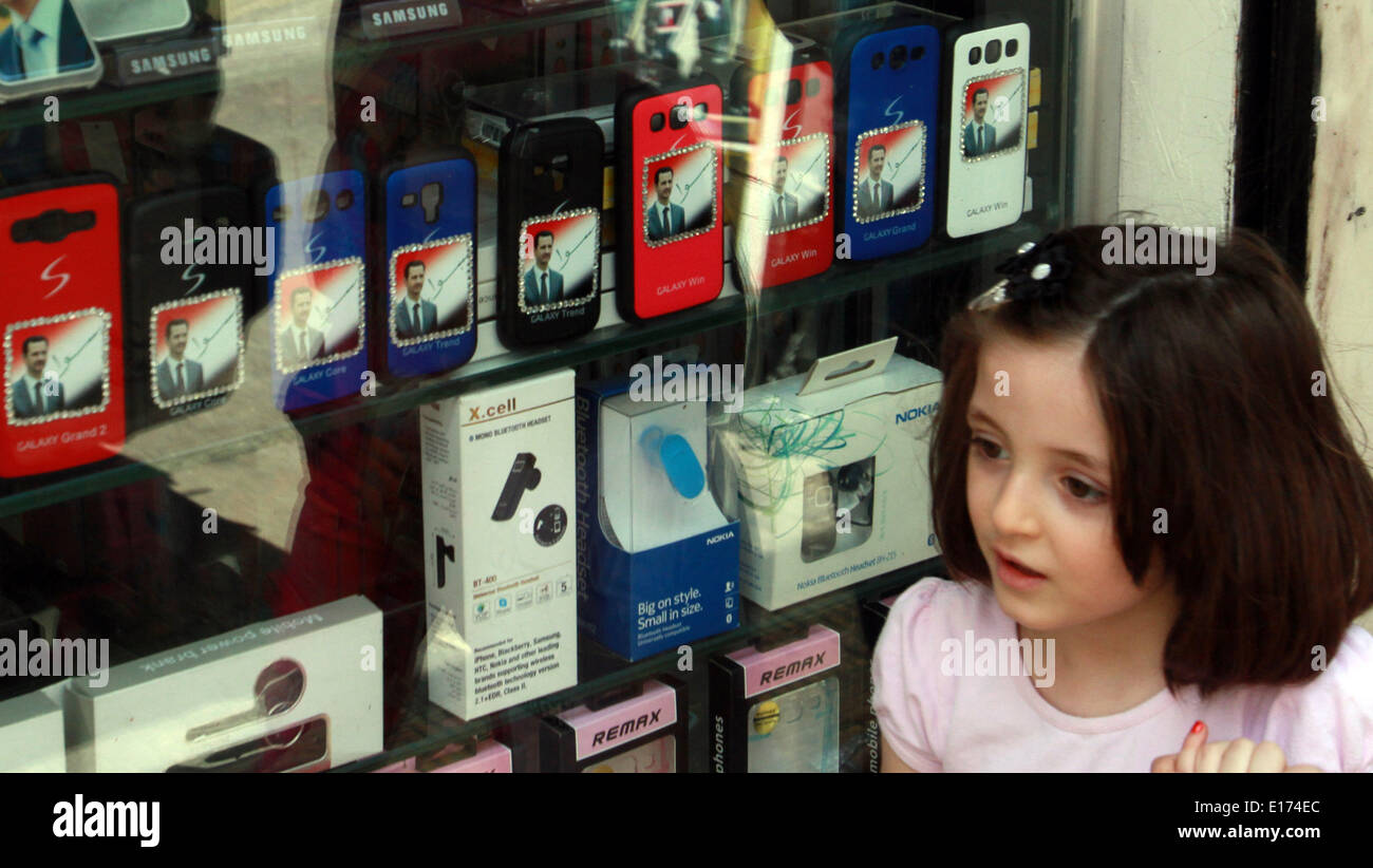 Mobile campaigns hi-res stock photography and images - Alamy