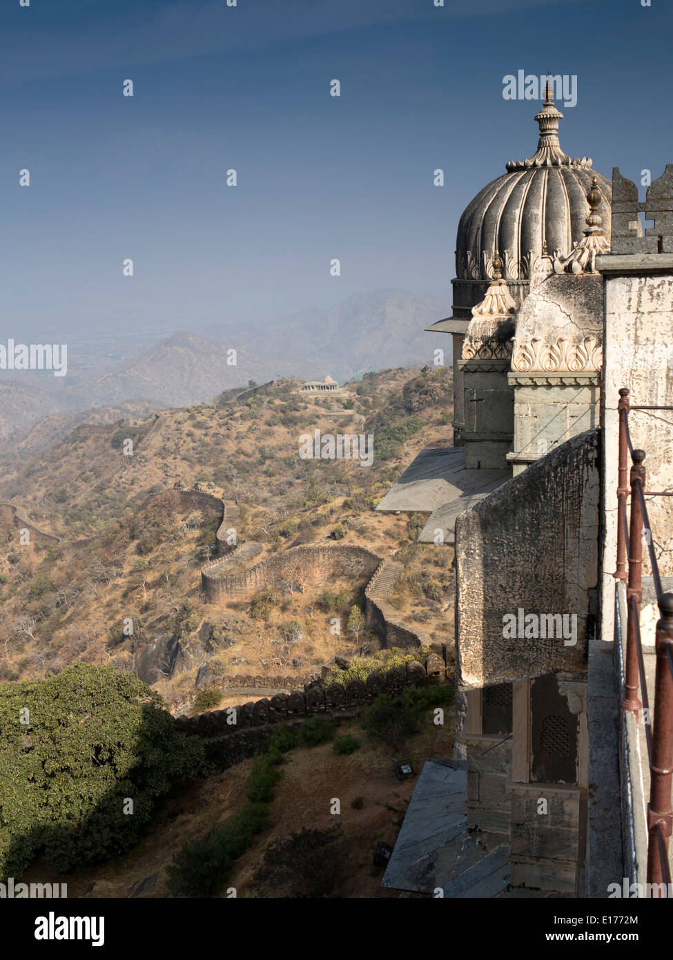 India, Rajasthan, Rajsamand, Kumbhalgarh Fort, view of surrounding ...