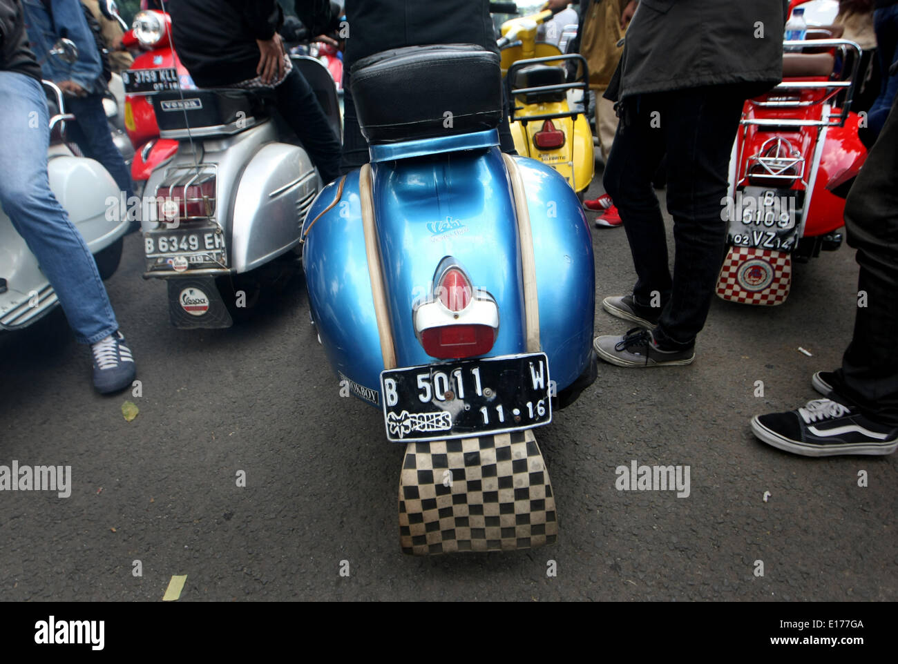 Jakarta, Indonesia. 25th May, 2014. Thousands of classic and automatic ...
