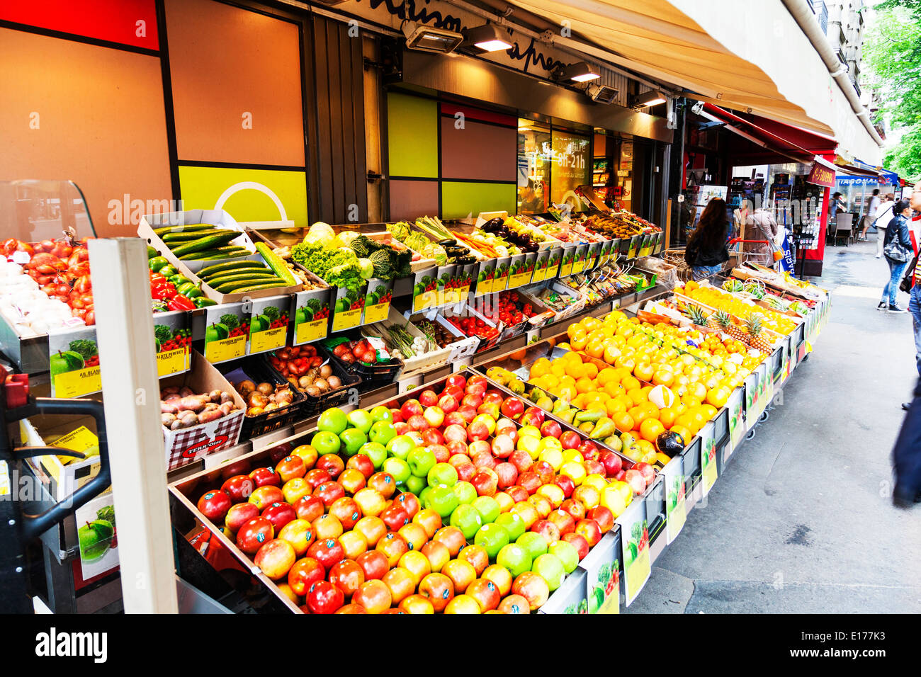 European supermarket front hi-res stock photography and images - Alamy