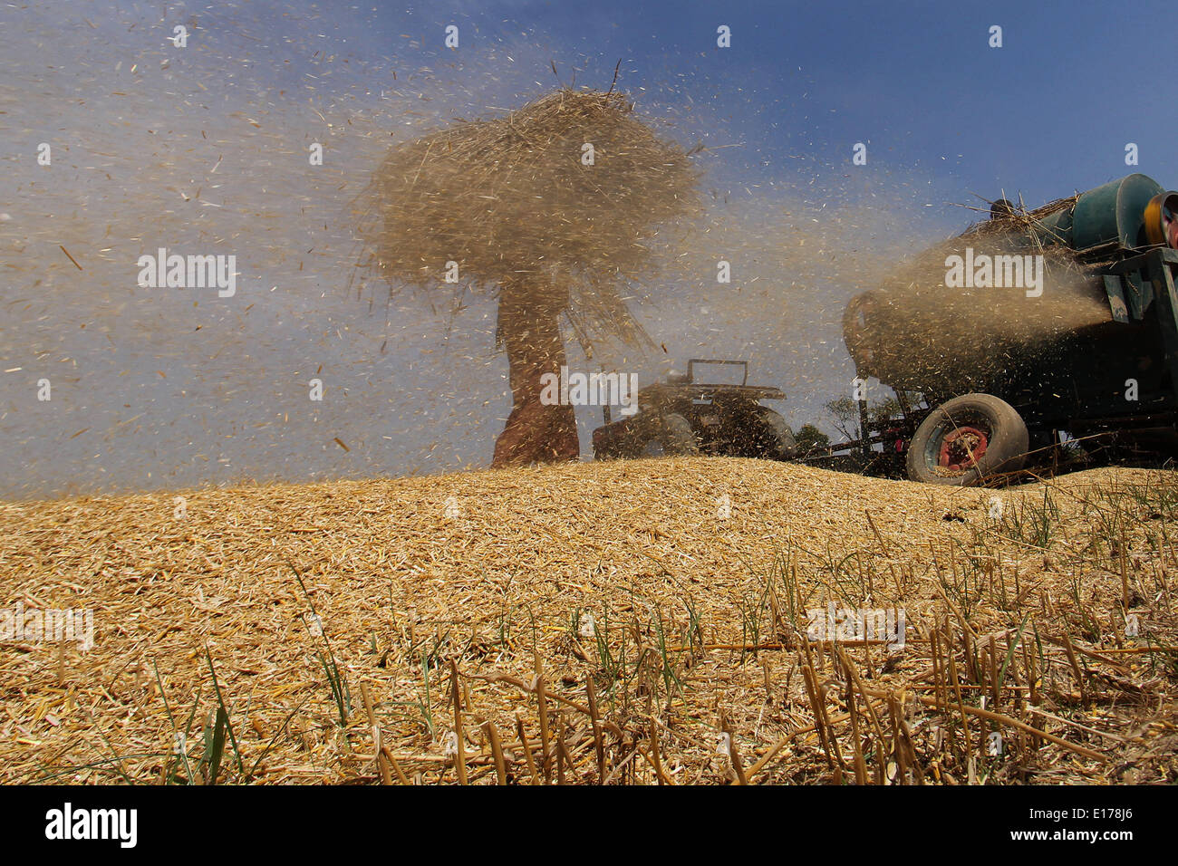LAHORE, PAKISTAN-MAY 25: Pakistani Farmers works on wheat threshers at ...