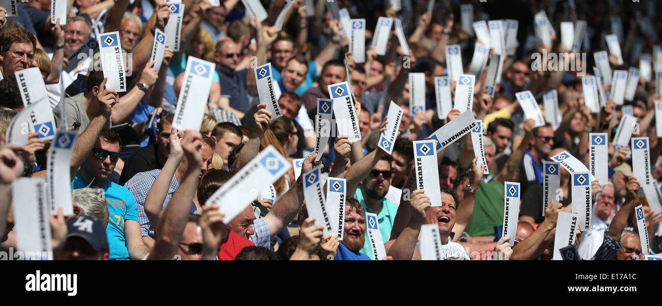 Hamburg, Germany. 25th May, 2014. HSV members hold up their voting ...