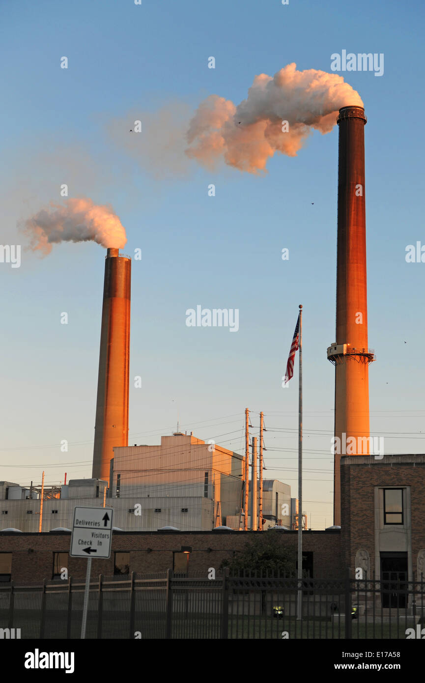 Pollution factory smokestacks hi-res stock photography and images - Alamy