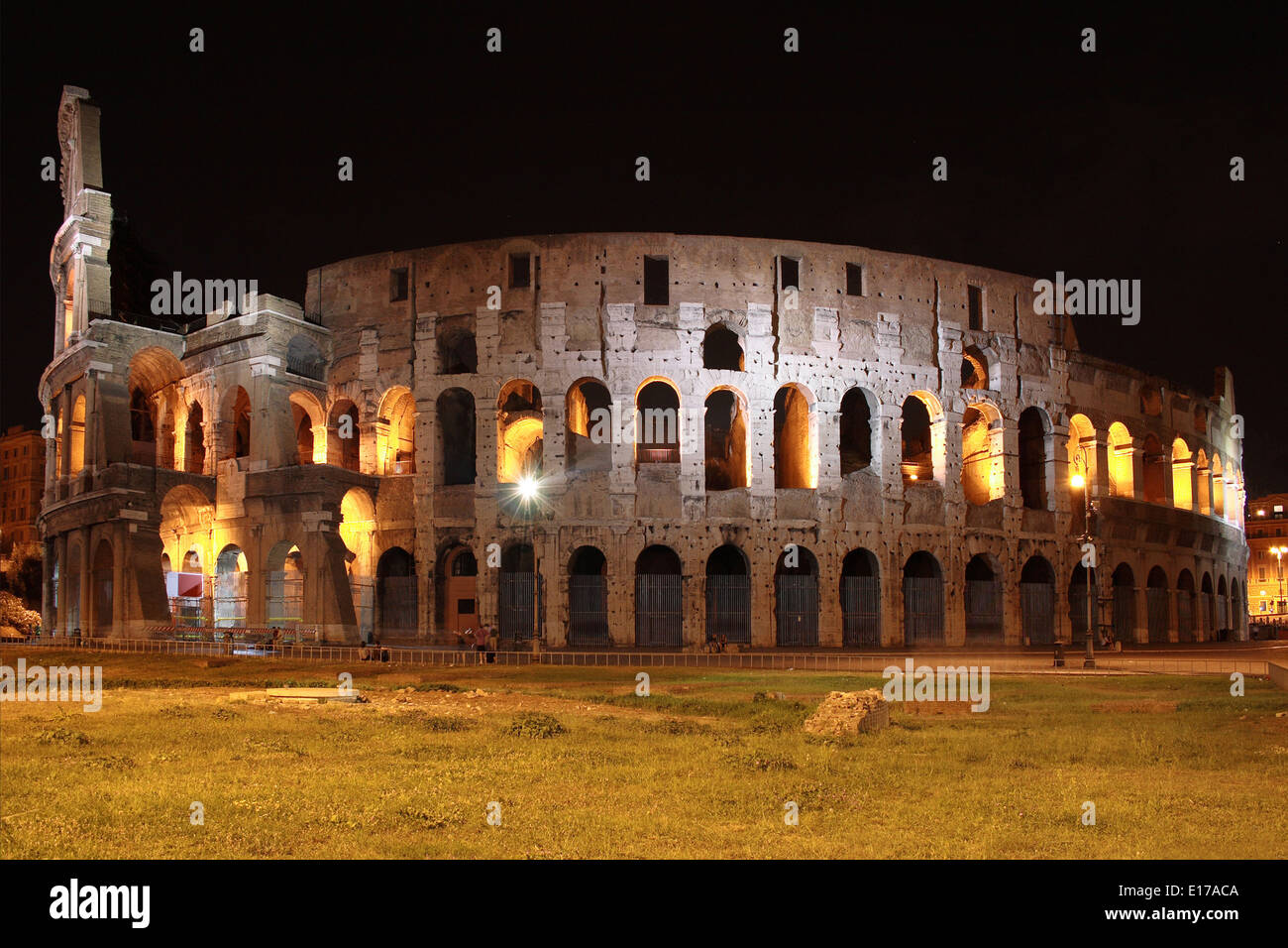 Colosseum of Rome (Flavian Amphitheatre) facade at night, Rome, Italy ...