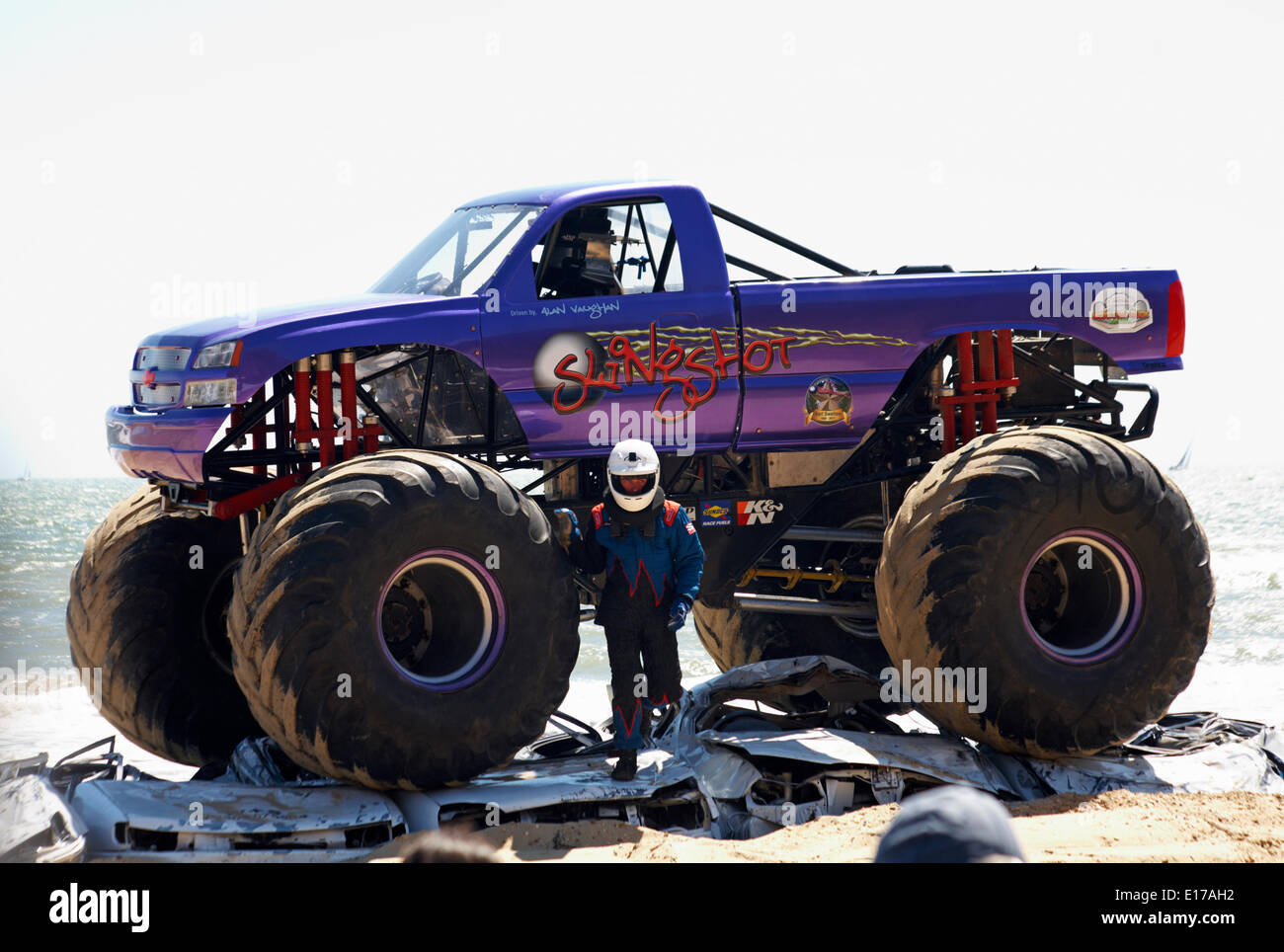 Purple monster truck hi-res stock photography and images - Alamy
