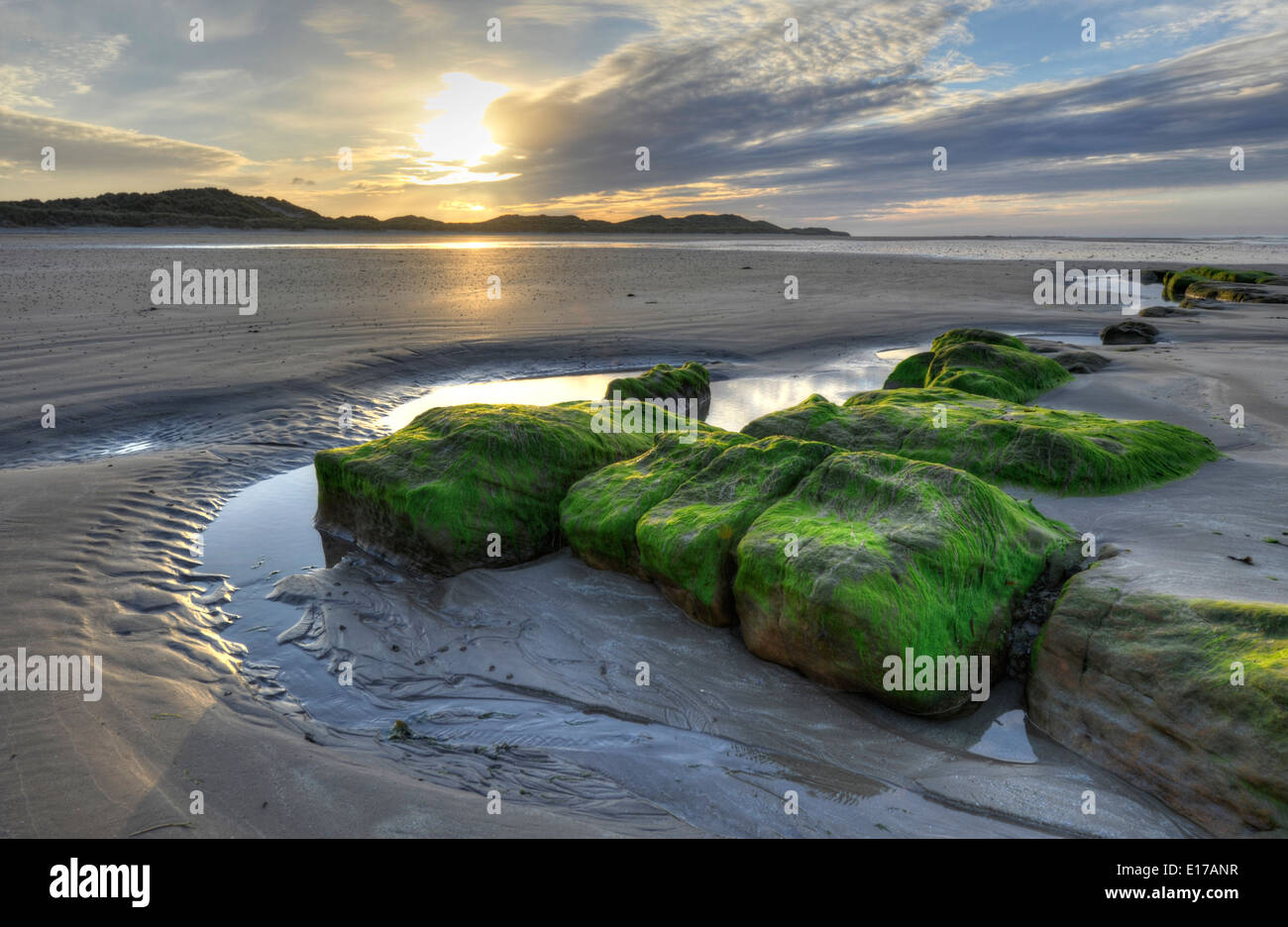 Igneous rock beach hi-res stock photography and images - Alamy