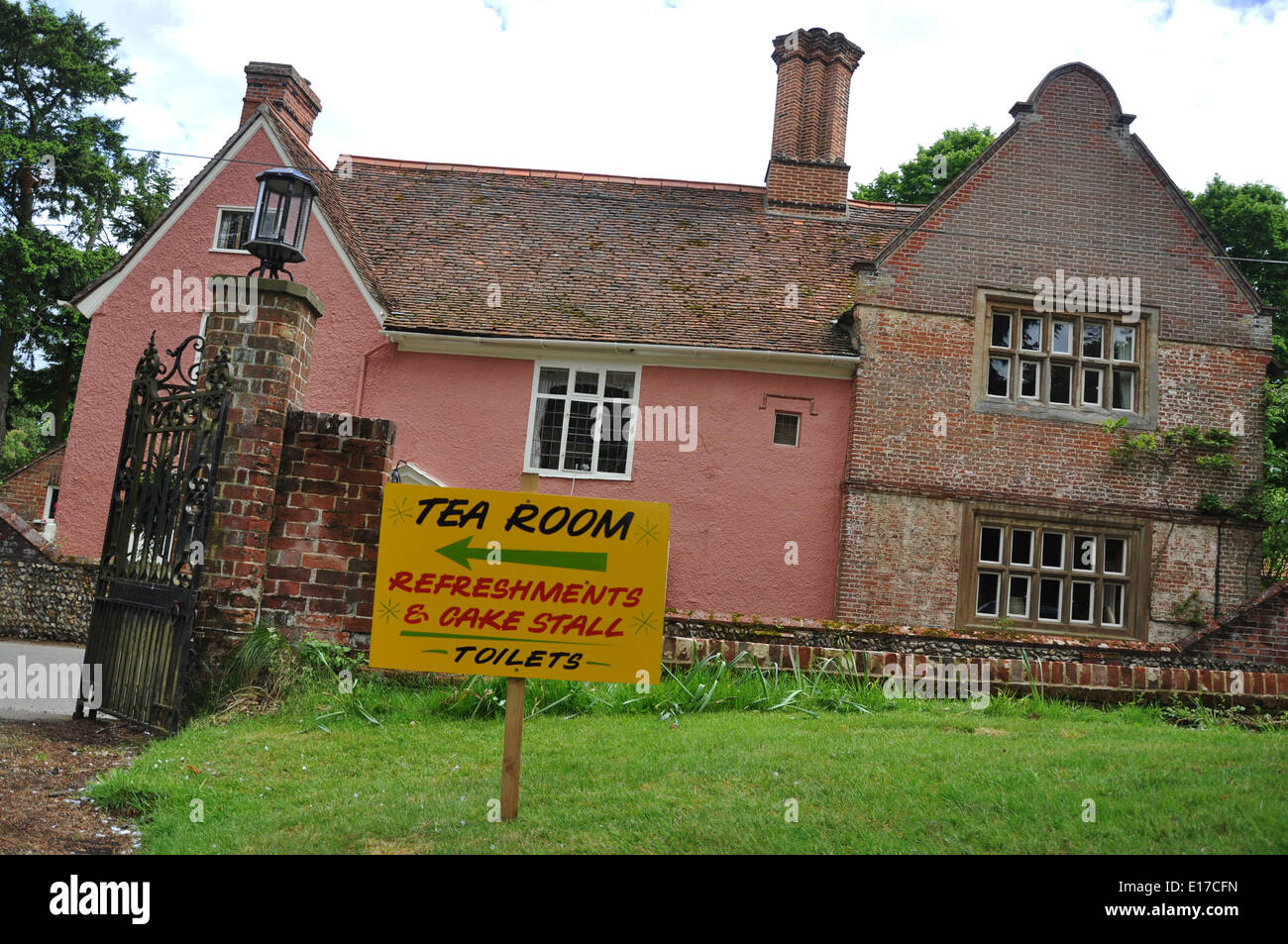 Tea room sign in Wormingford, Essex UK Stock Photo - Alamy
