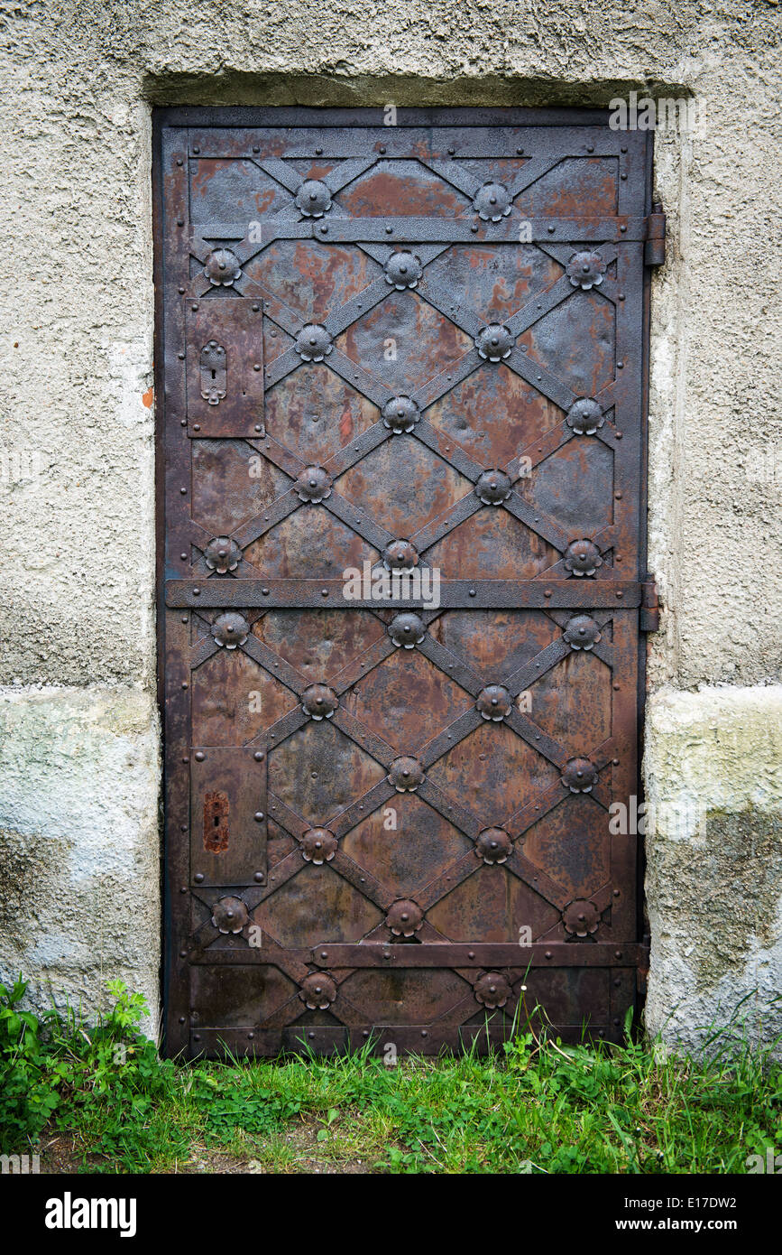 vintage rusty door Stock Photo - Alamy