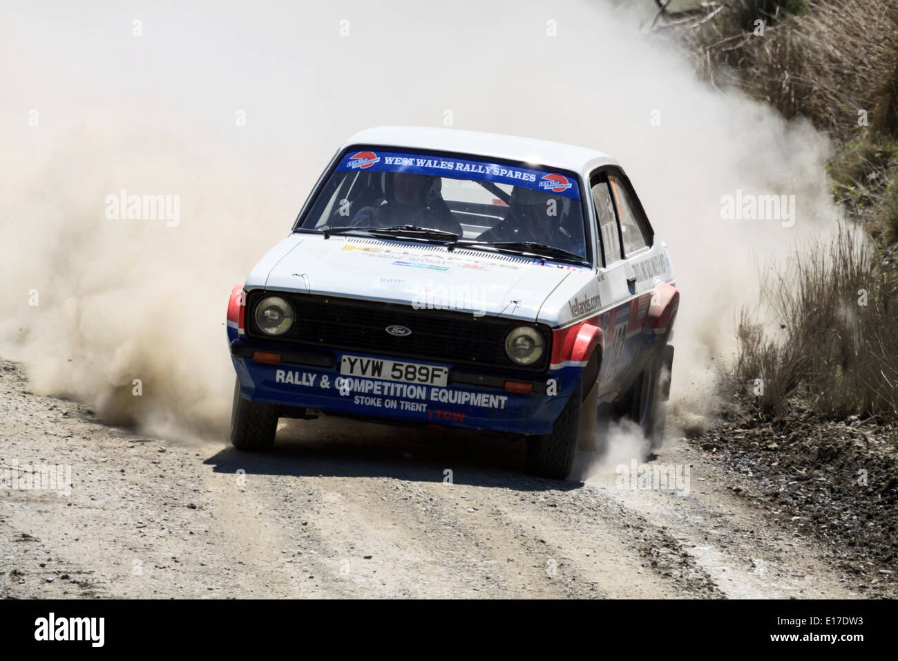 A mk2 Escort Kicks up dust on the Plains Rally Stock Photo - Alamy