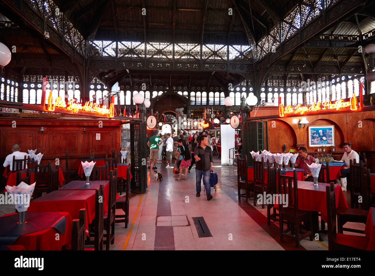 Mercado interior hi-res stock photography and images - Alamy