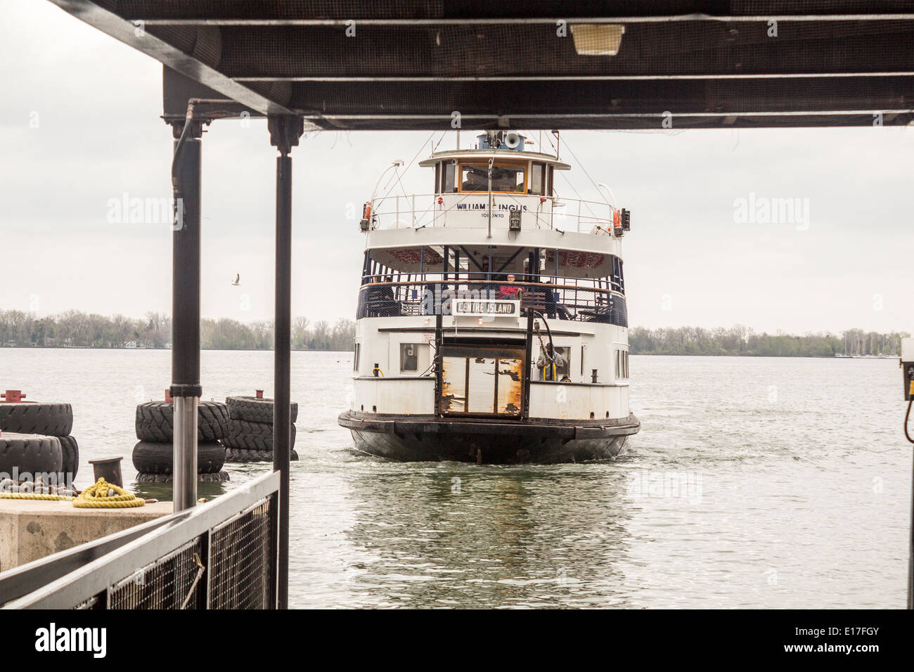 Toronto ferry docks hi-res stock photography and images - Alamy