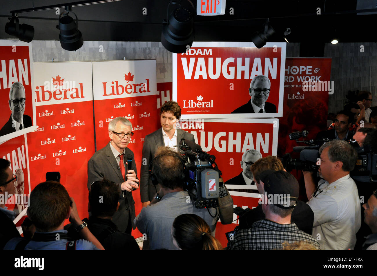 Justin trudeau campaign hi-res stock photography and images - Alamy