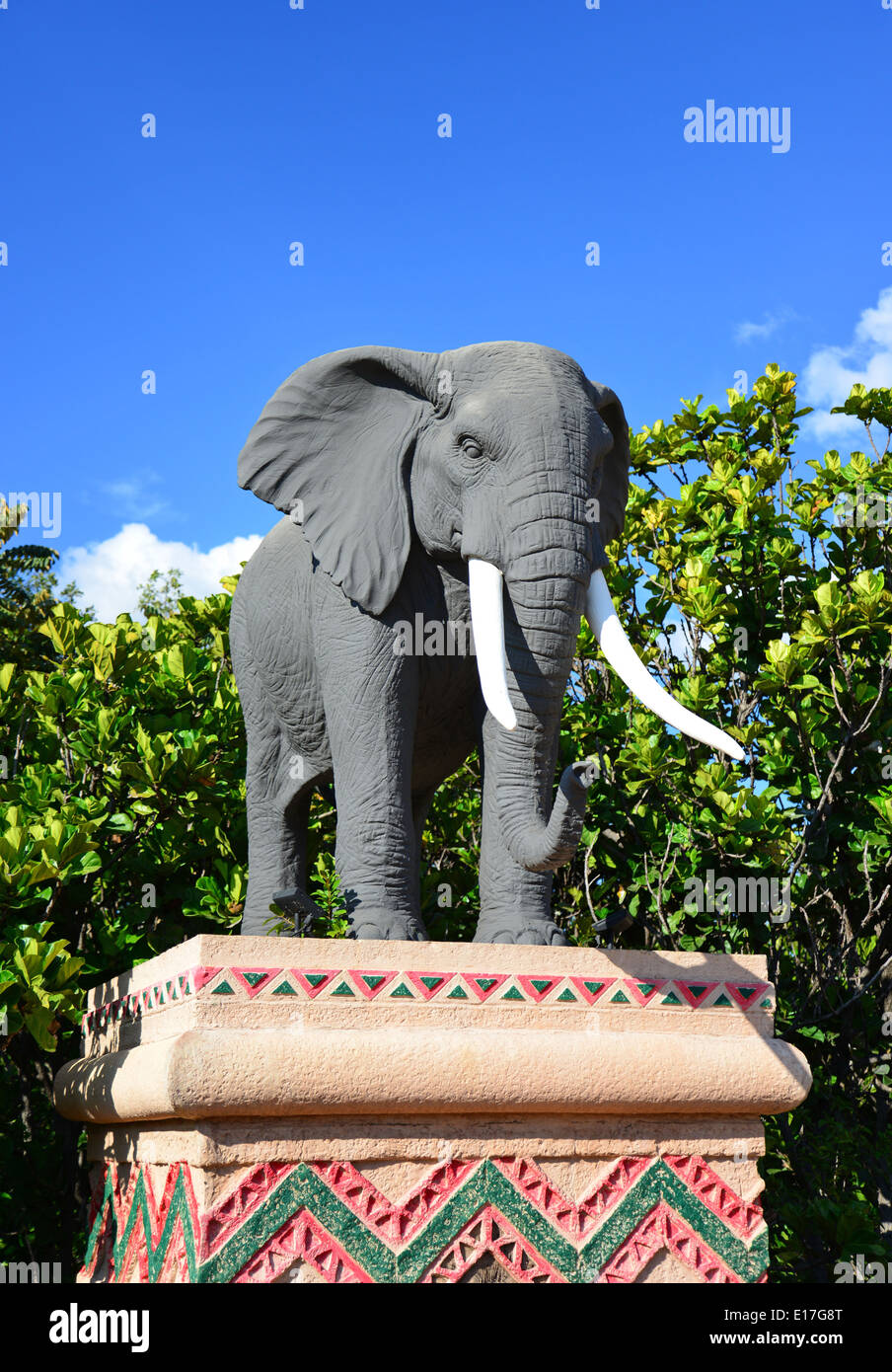 Statues on the elephant terrace hi-res stock photography and images - Alamy
