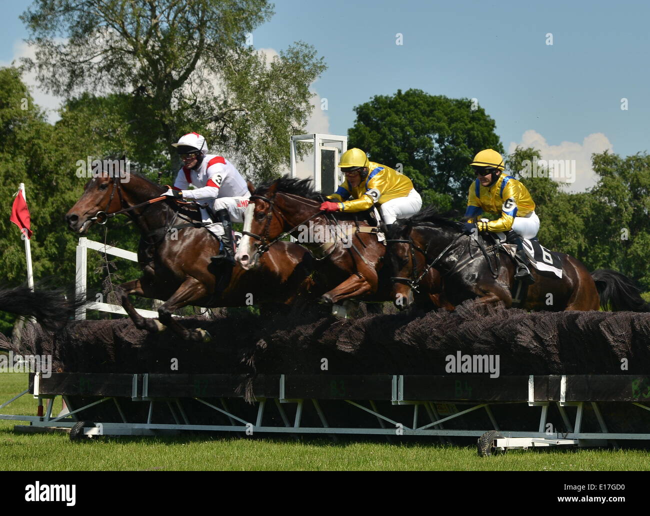 Jump barrier hi-res stock photography and images - Alamy