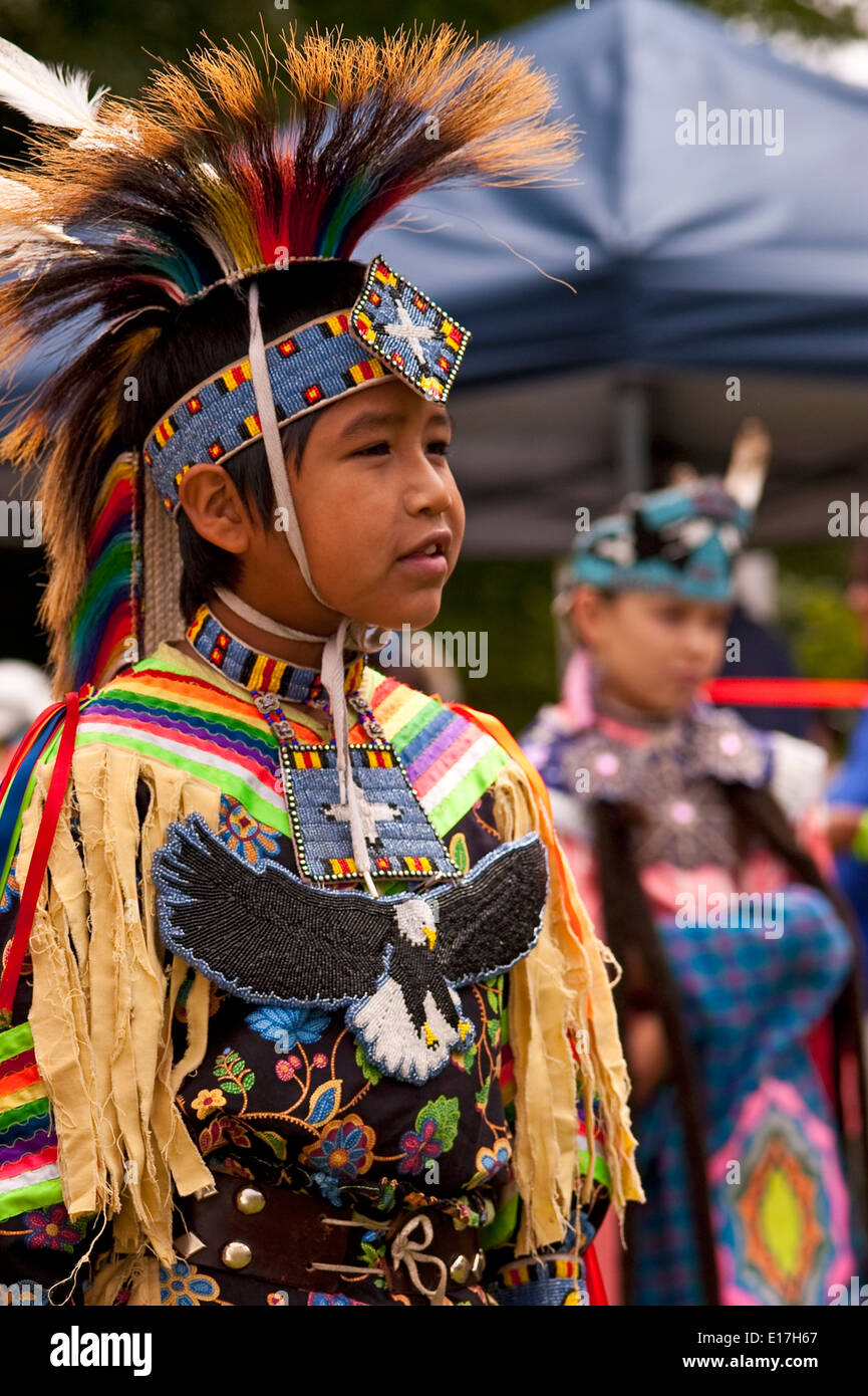 Pow wow children hi-res stock photography and images - Alamy