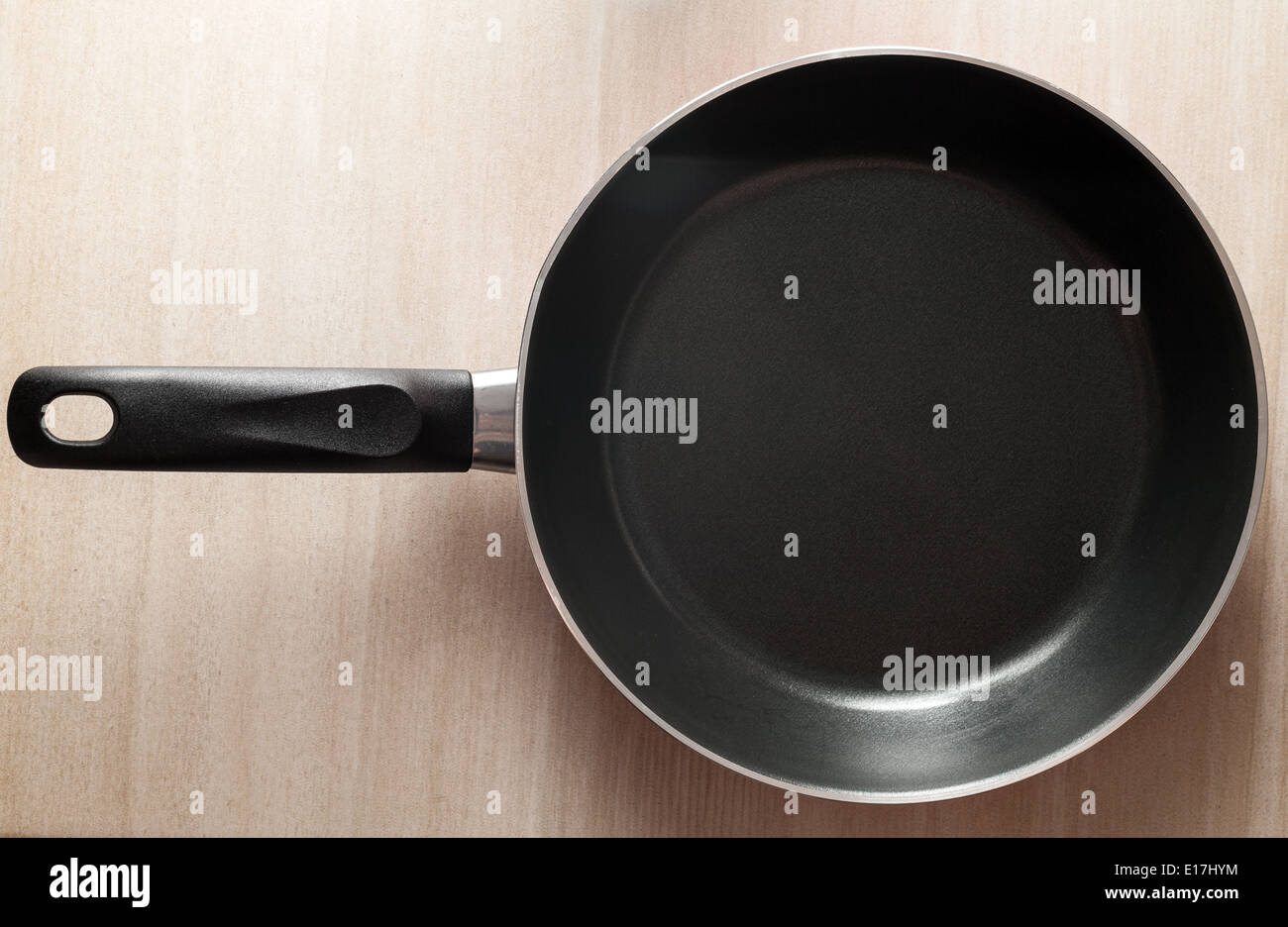 Black pan hi-res stock photography and images - Alamy