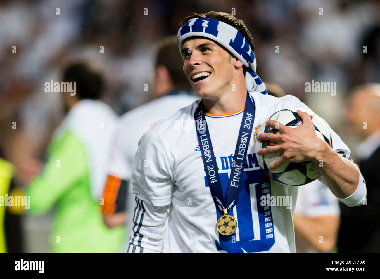 Gareth bale celebrates real madrid hi-res stock photography and images ...