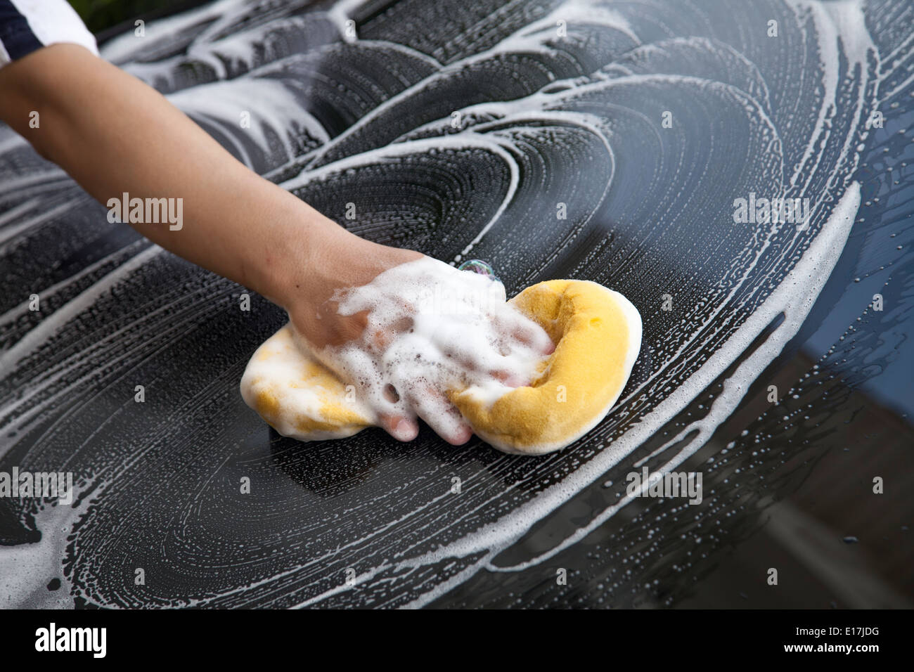 Hand washing a car hi-res stock photography and images - Alamy