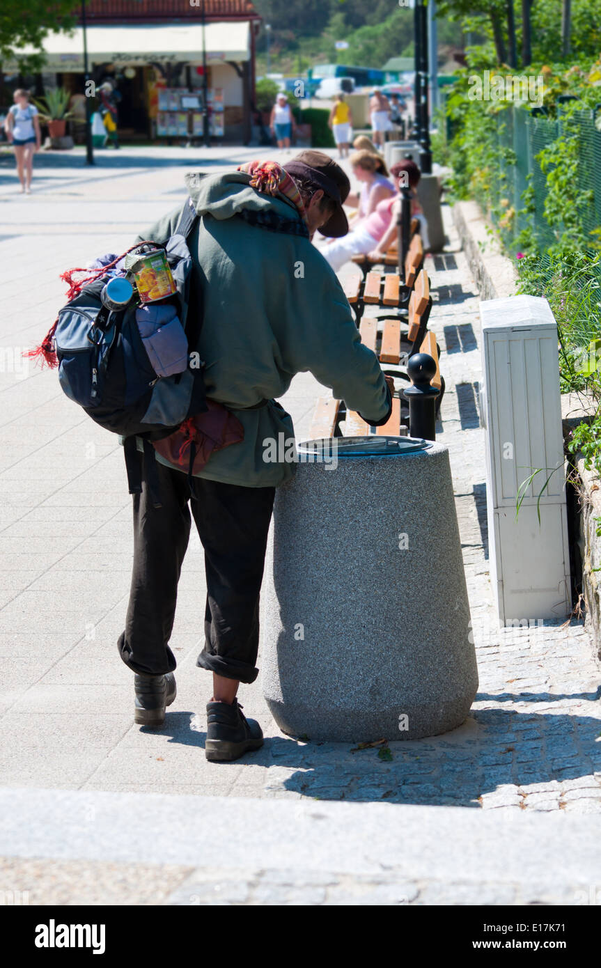 Homeless food donation hi-res stock photography and images - Alamy