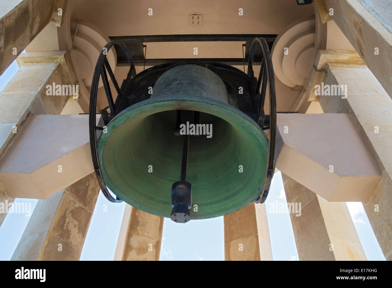 Valetta grand harbour, bell memorial, northern Malta, Europe Stock ...