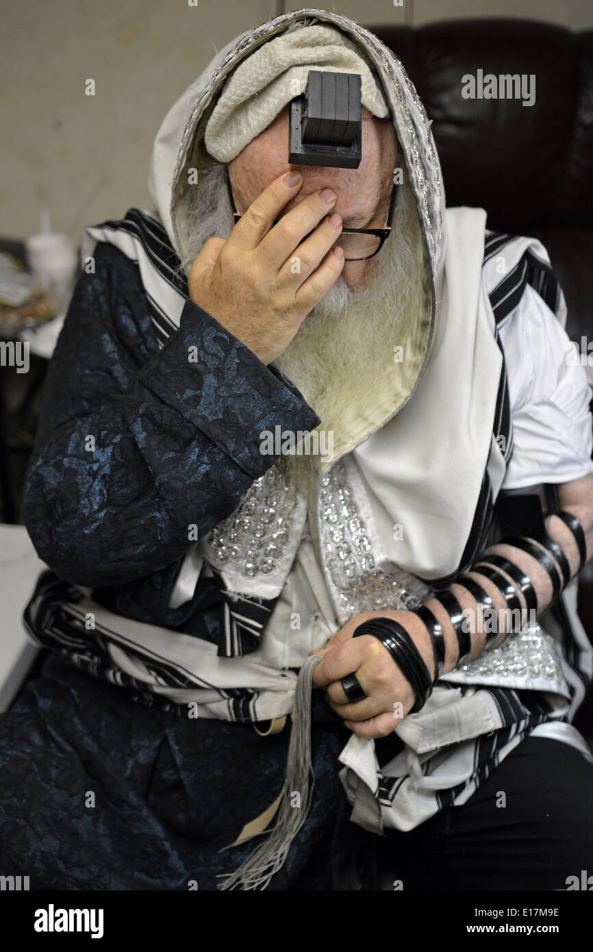 Shema prayer hi-res stock photography and images - Alamy