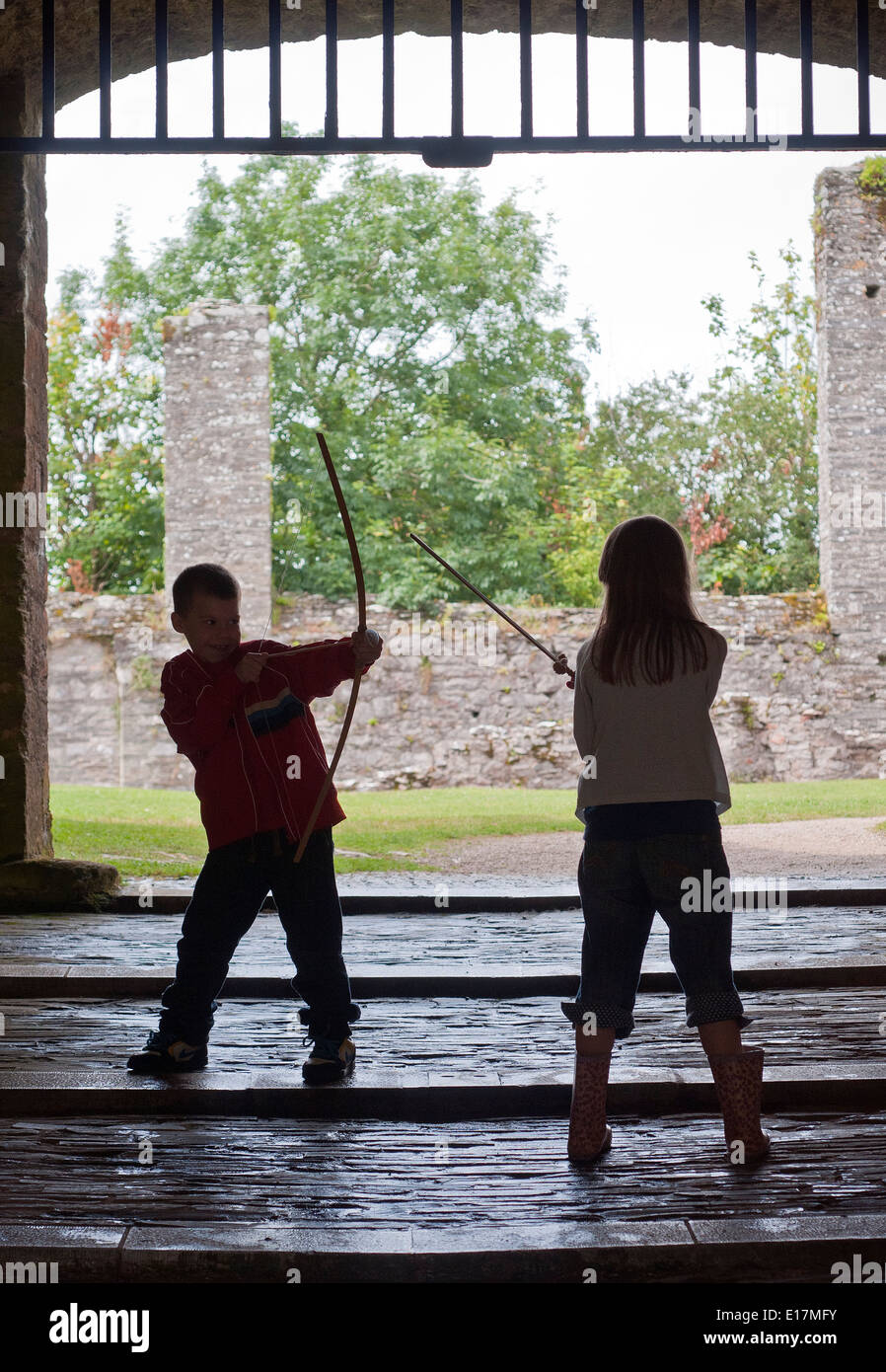 bows and arrows,robin hood,berry pomeroy,bows and arrows,cobbles,fight ...