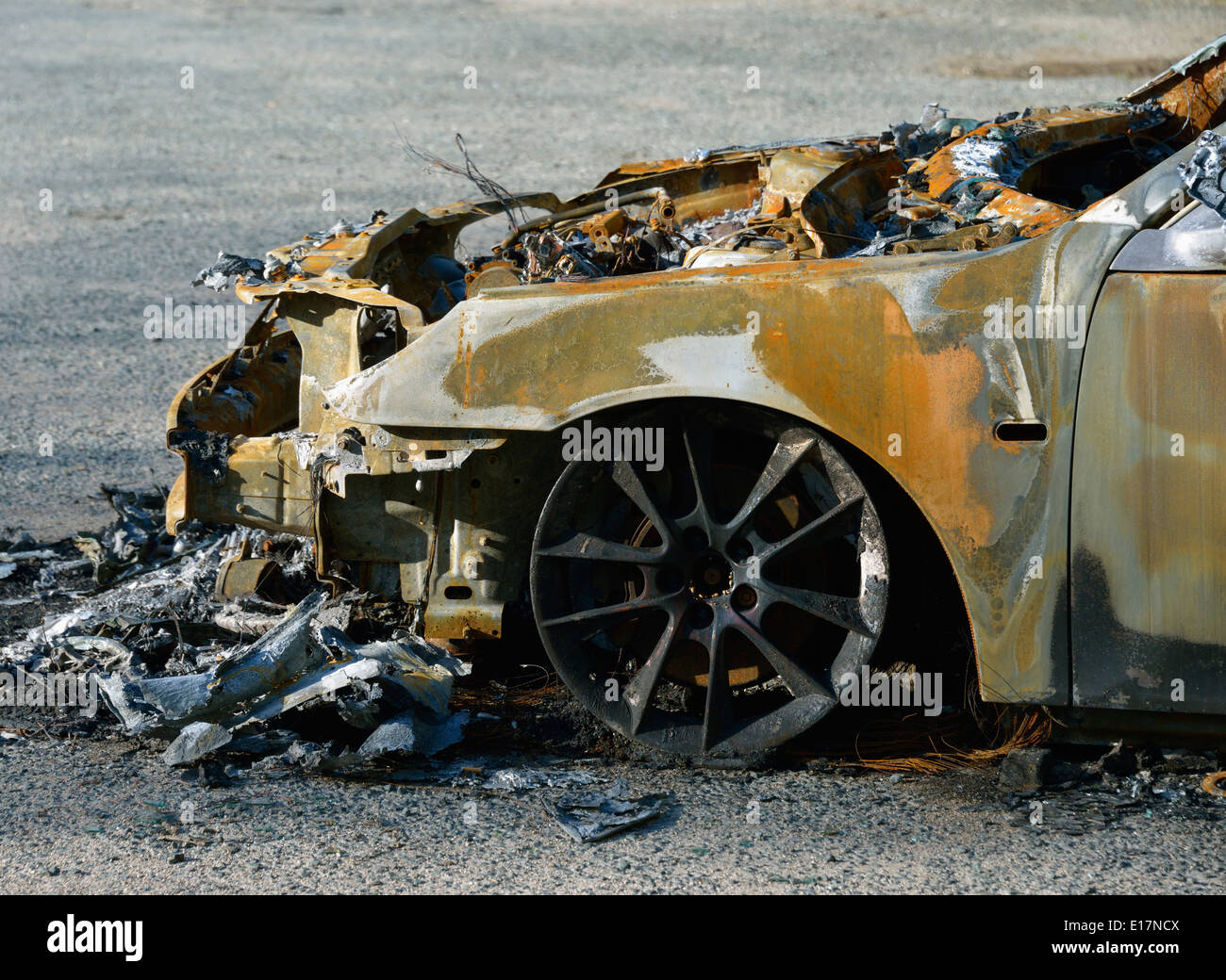 Vandalised car hi-res stock photography and images - Alamy