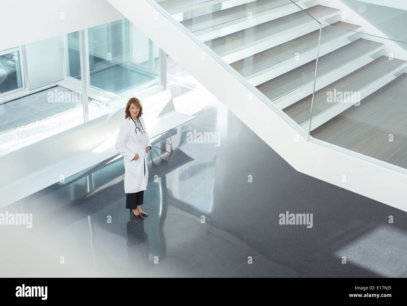 Modern hospital lobby hi-res stock photography and images - Alamy