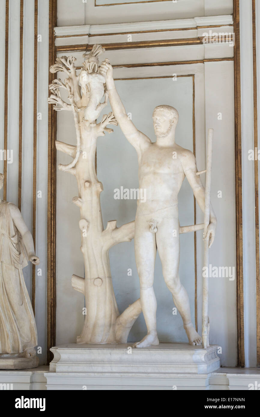Perseus holding the head of medusa hi-res stock photography and images ...