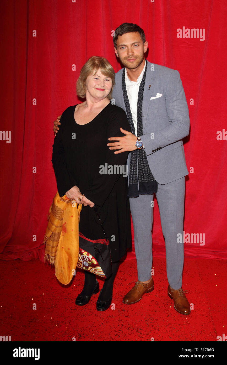 Matt di angelo eastenders hi-res stock photography and images - Alamy