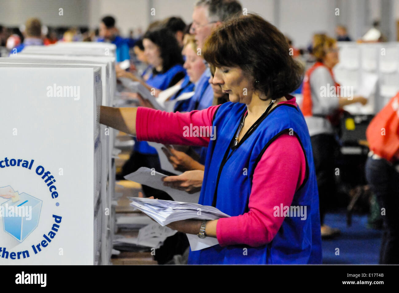 Counting ballot papers ireland hi-res stock photography and images - Alamy