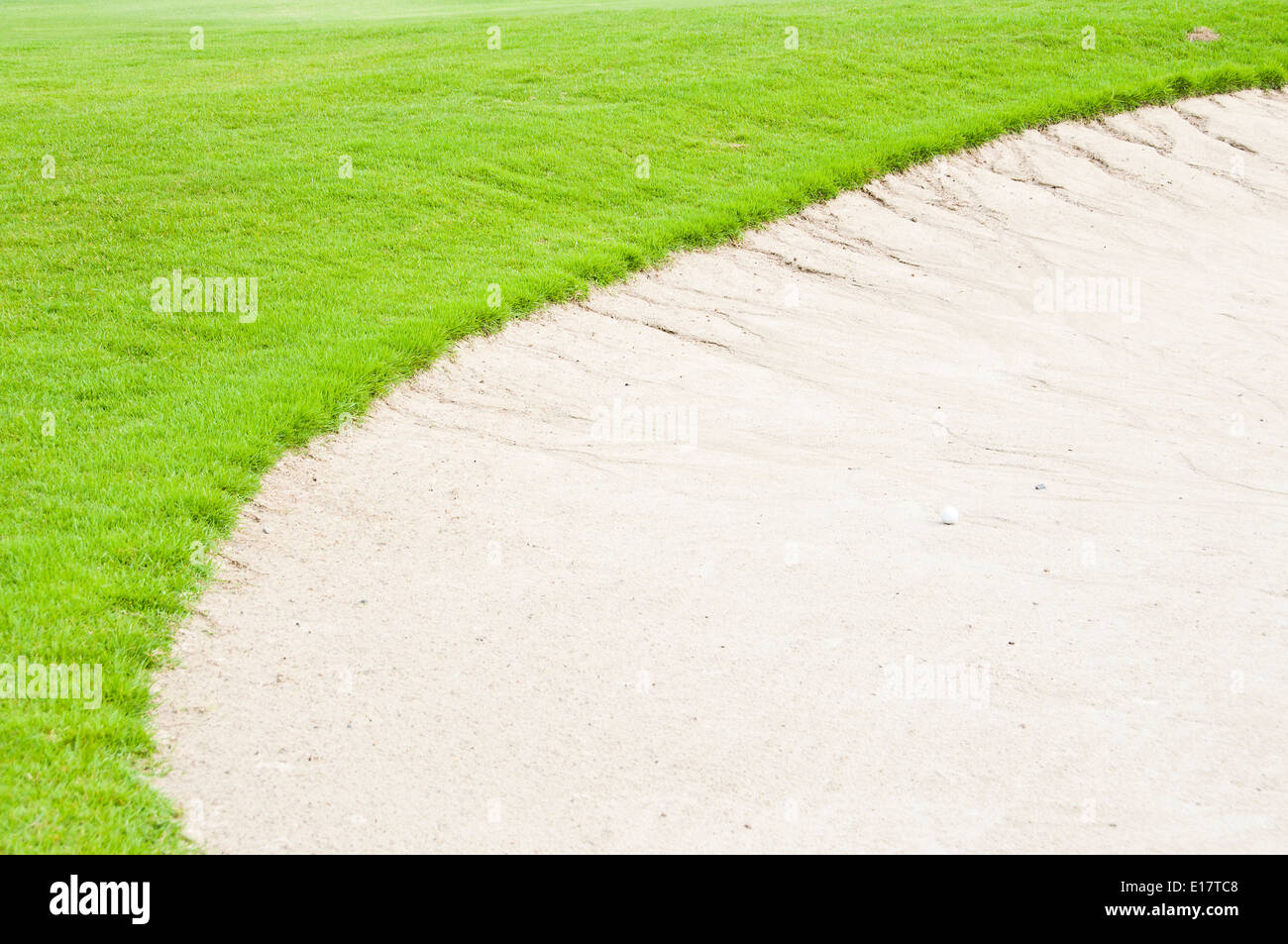 Sand bunker shot hi-res stock photography and images - Alamy