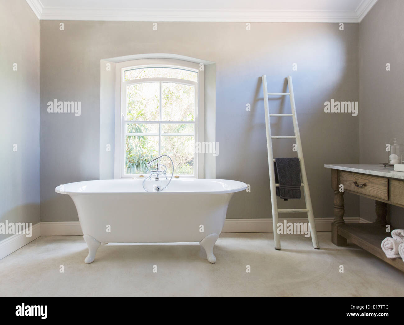 Claw foot tub in luxury bathroom Stock Photo - Alamy