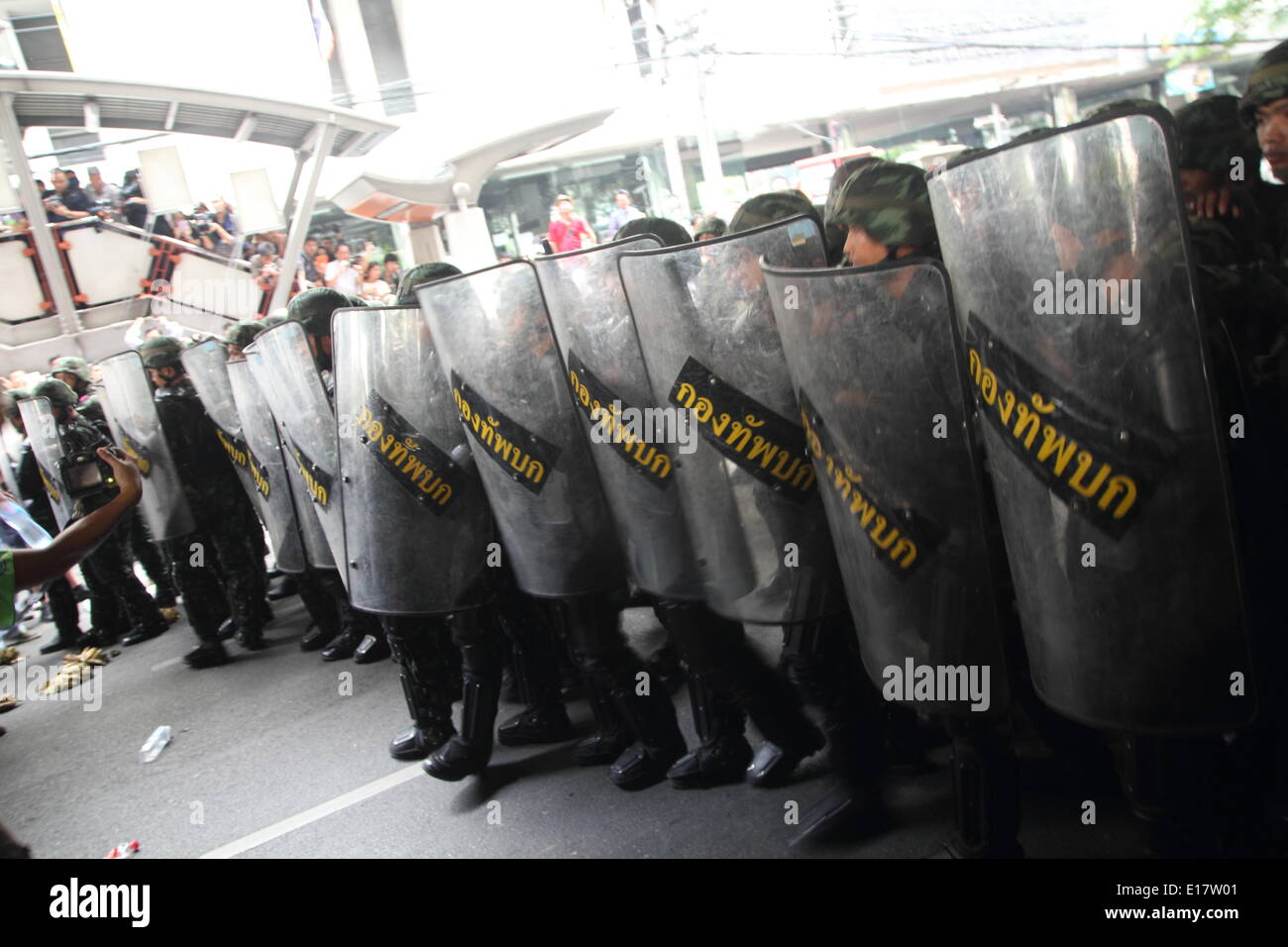 Anti riot shields hi-res stock photography and images - Alamy