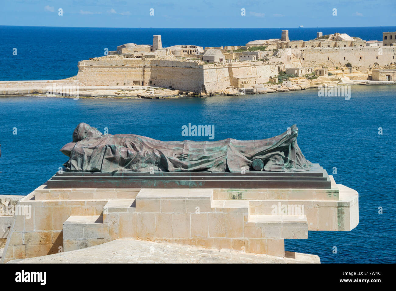 Valetta grand harbour and war memorial, from lower Barraka gardens ...