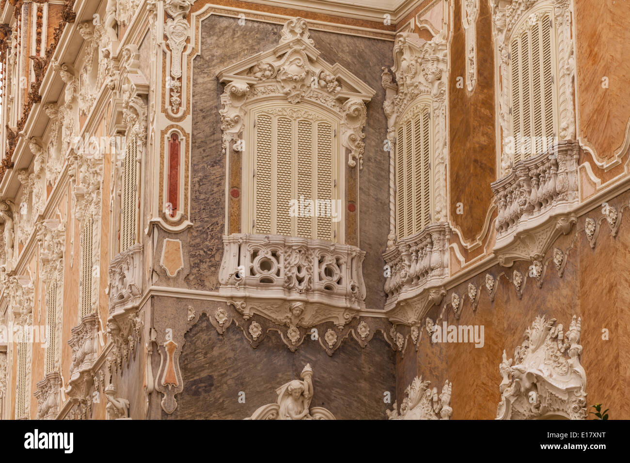 Rococo style architecture hi-res stock photography and images - Alamy