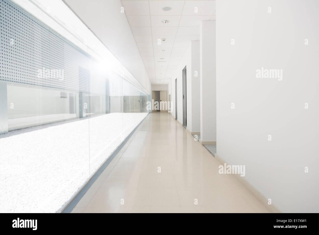 Empty hallway hall hi-res stock photography and images - Alamy
