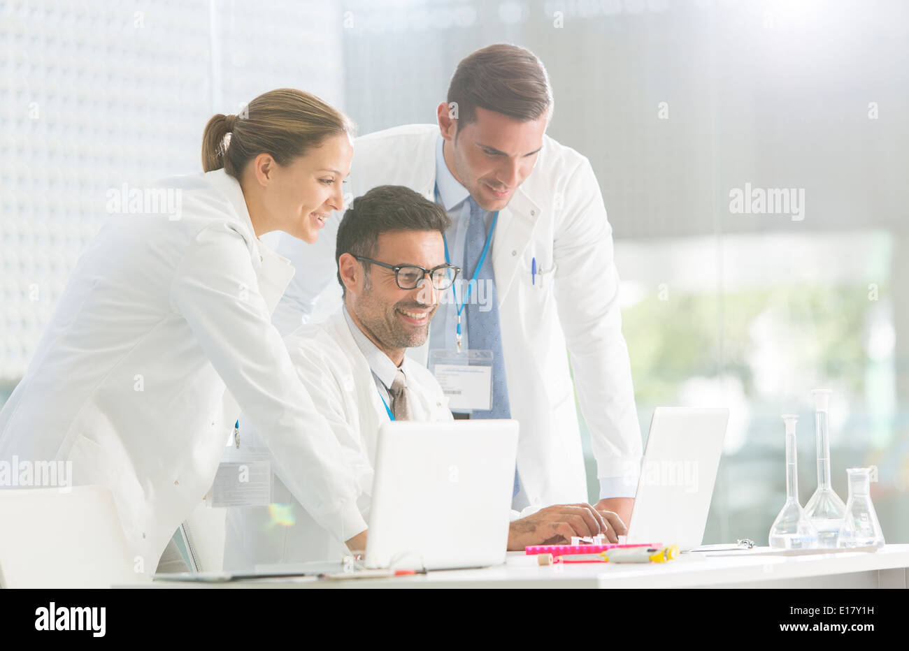 Online laboratory hi-res stock photography and images - Alamy