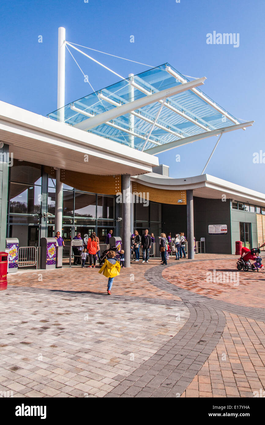 Paultons park entrance hi-res stock photography and images - Alamy