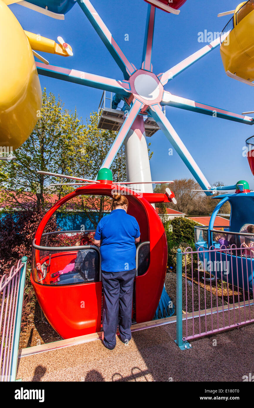 Miss Rabbit's Helicopter Flight ride, Peppa Pig World, Paultons Park ...