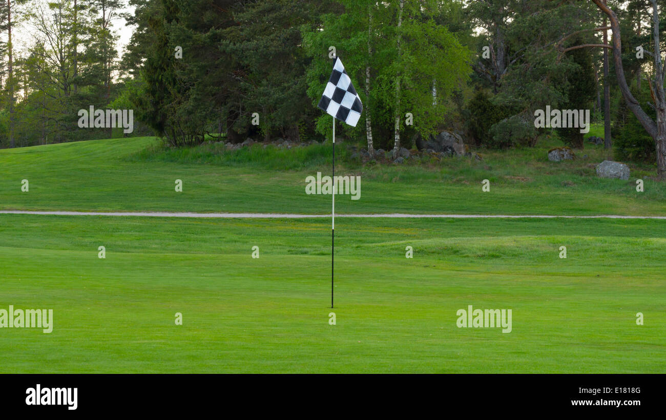 Golf course flag hi-res stock photography and images - Alamy
