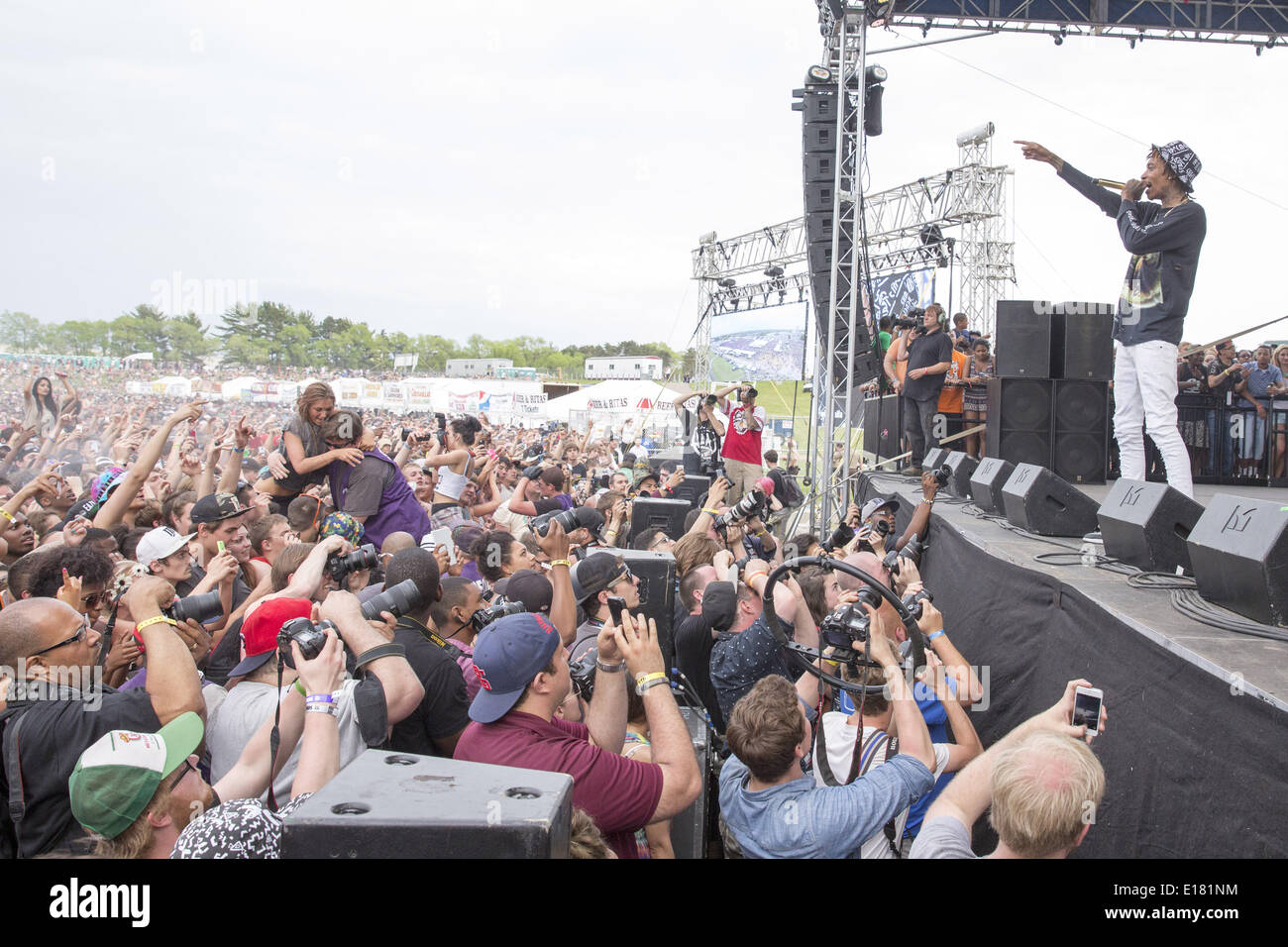 Shakopee, Minnesota, USA. 25th May, 2014. Rapper WIZ KHALIFA performs ...