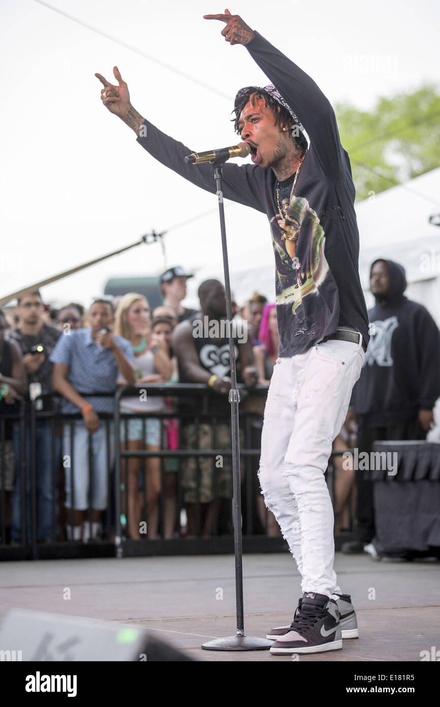 Shakopee, Minnesota, USA. 25th May, 2014. Rapper WIZ KHALIFA performs ...